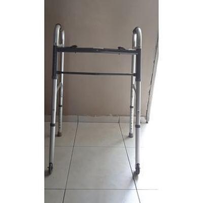 Corotos | Andador Con Ruedas Para Adultos Invancare