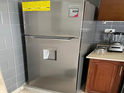 Corotos | Nevera Frigidaire de 12 pies cúbicos como Nueva