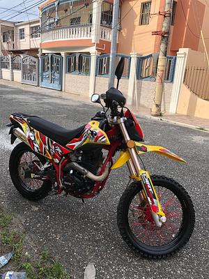 Corotos | Moto súper gato 250cc Tipo Cross doble propósito