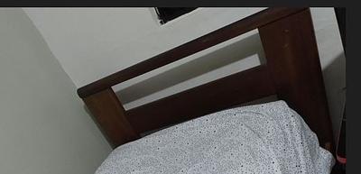 Corotos | CAMA TWIN CON ESPALDAR Y BASE DE CAOBA SEMI NUEVA, COLCHON USADO.