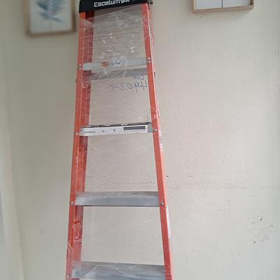 Corotos | escalera nueva plegable de 6 pie y de 5 peldaños 5;700